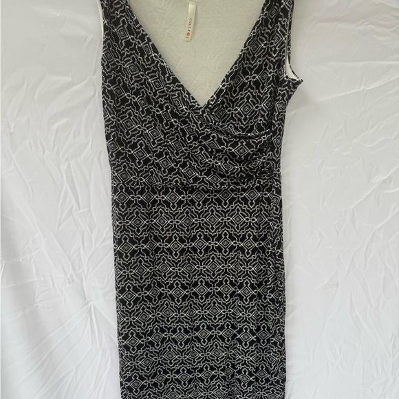 Gilli | Dresses | Gilli Black And White Sheath Midi Dress Sleeveless ...